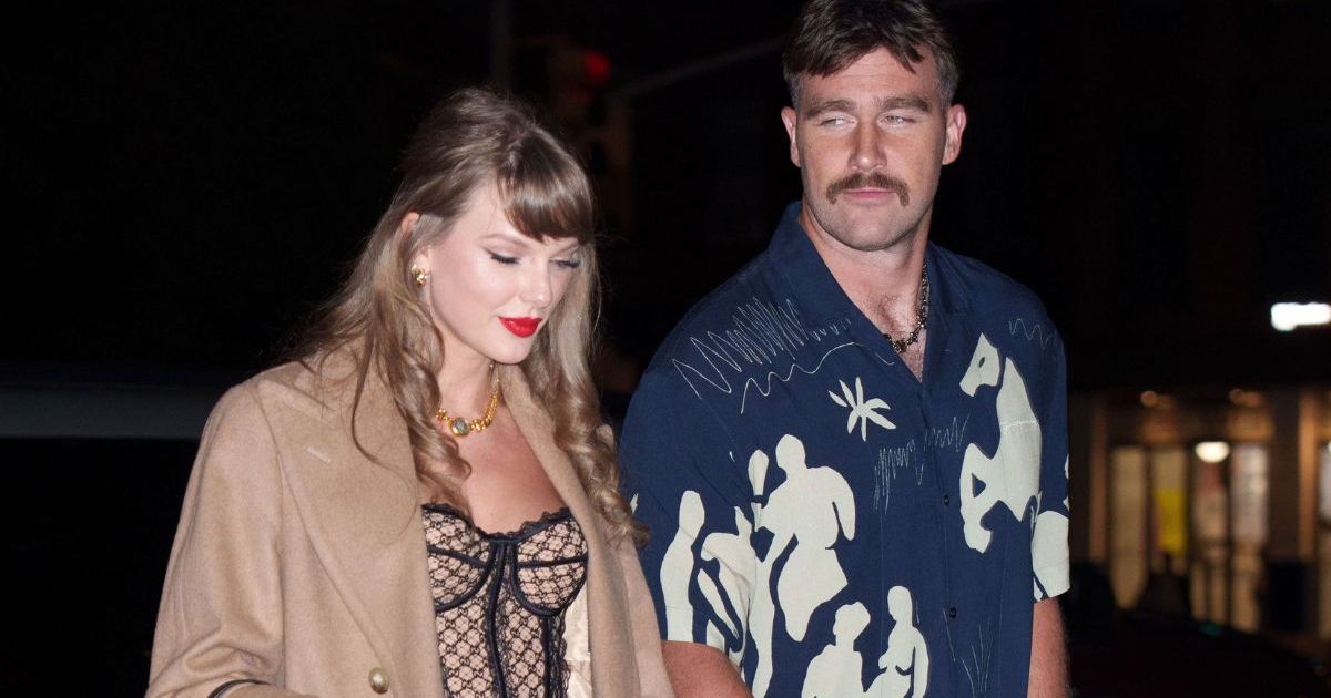 Taylor Swift & Travis Kelce Enjoy Cozy Dinner Date in New Photos ...