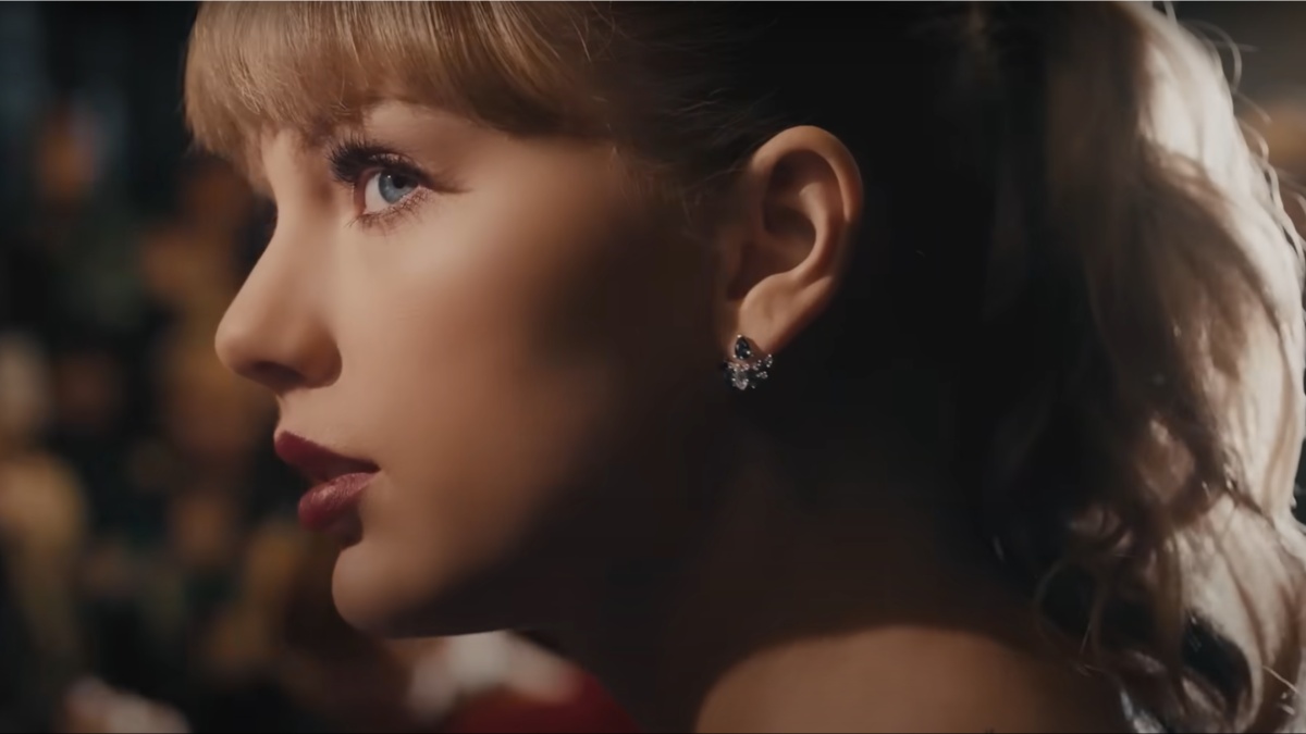 Taylor Swift Fans Shocked To Learn She’s Already a Grand Ole Opry ...