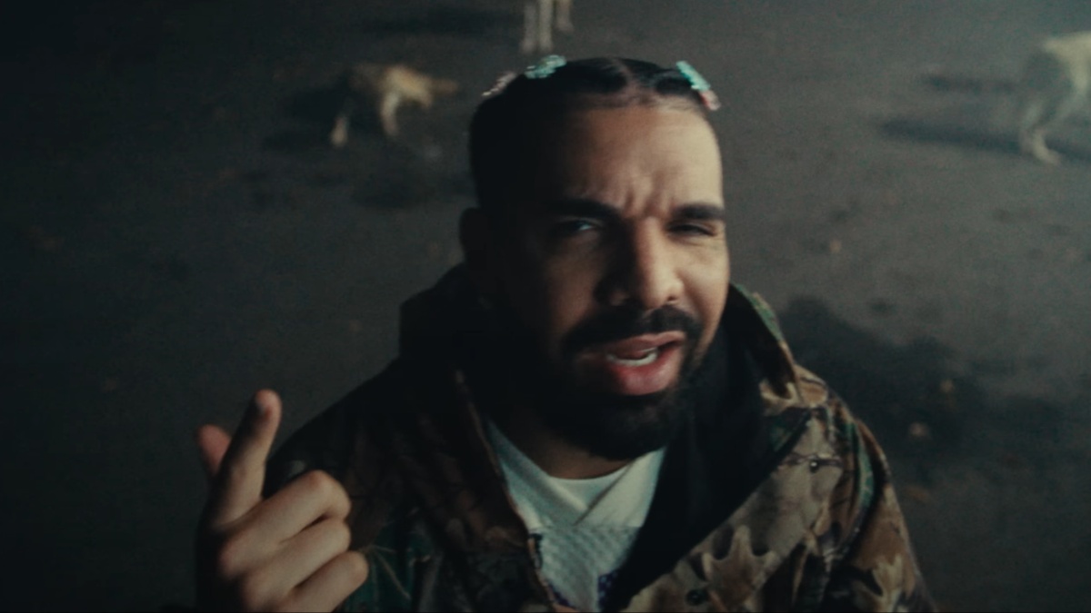 Drake Plays Sabrina Carpenter’s Songs After Renting a Club - Mandatory