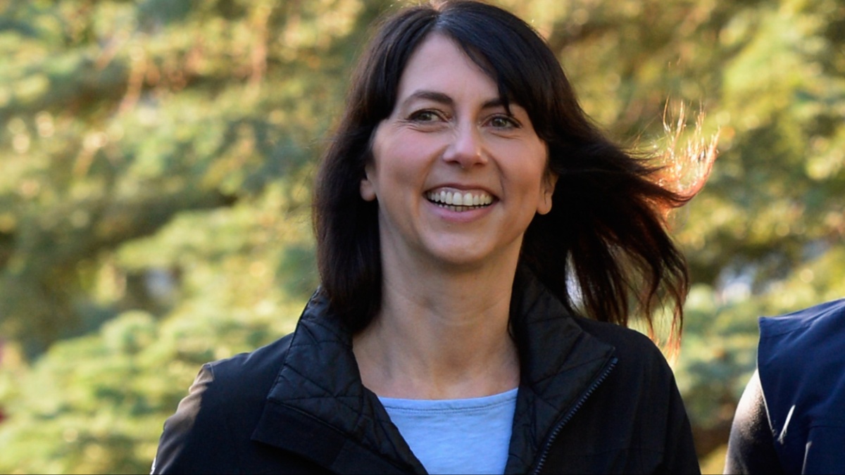 Who Is Mackenzie Scott's Ex-Husband, Dan Jewett & What Is Their ...