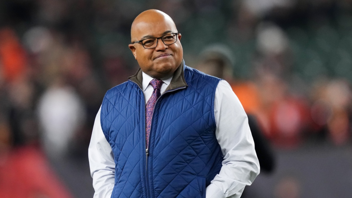 Who Is Mike Tirico's Wife, Debbie & How Many Kids Do They Have? - Mandatory