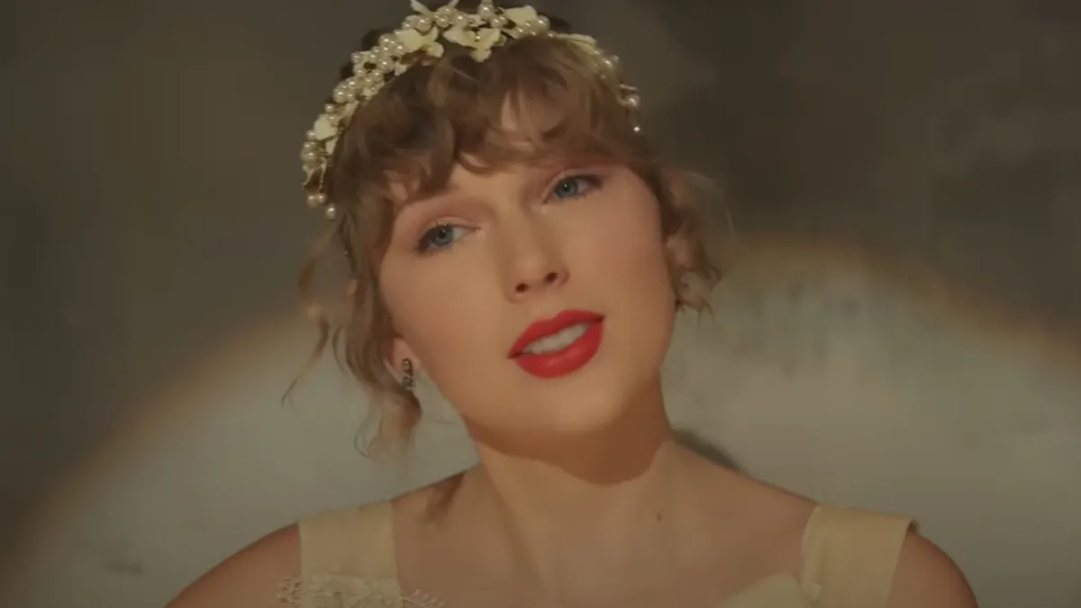 Why Is 'Taylor Swift Belly Button' Trending? Explained - Mandatory