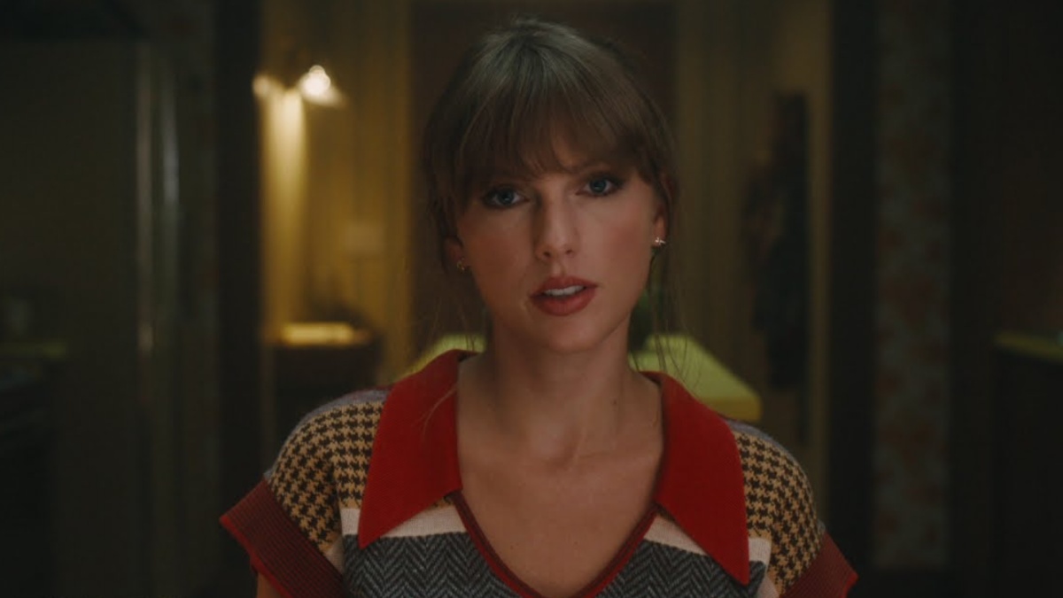 Poet Sues Taylor Swift Over Allegedly Copying Her Work - Mandatory