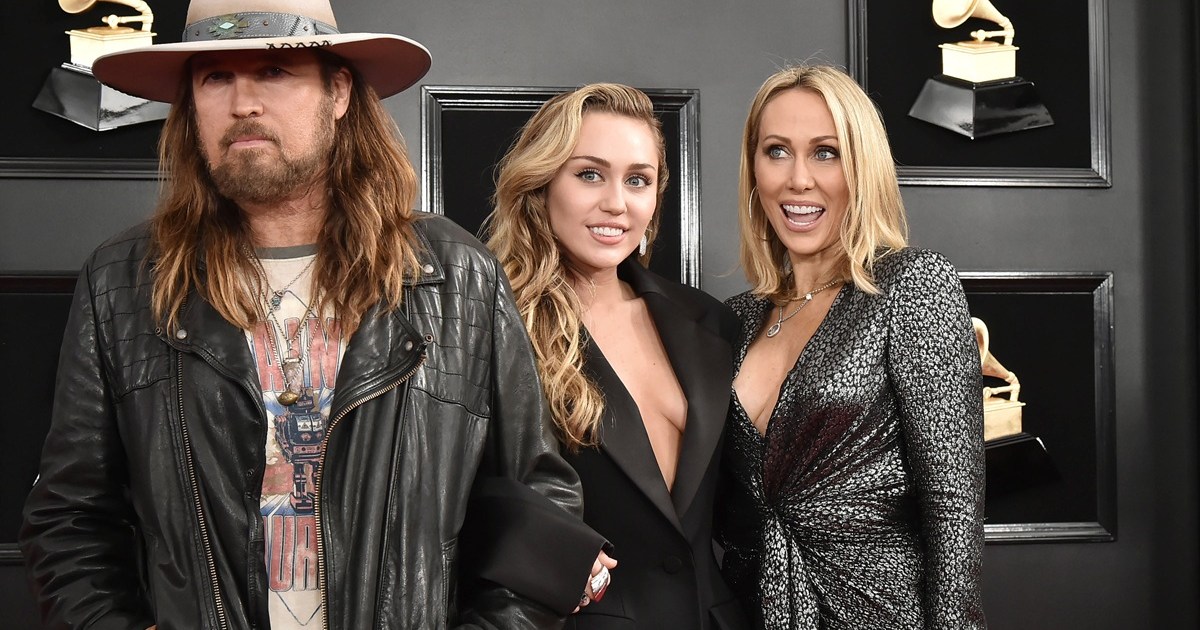 Miley Cyrus Gives Update on Feud Rumors With Tish & Billy Ray Cyrus ...