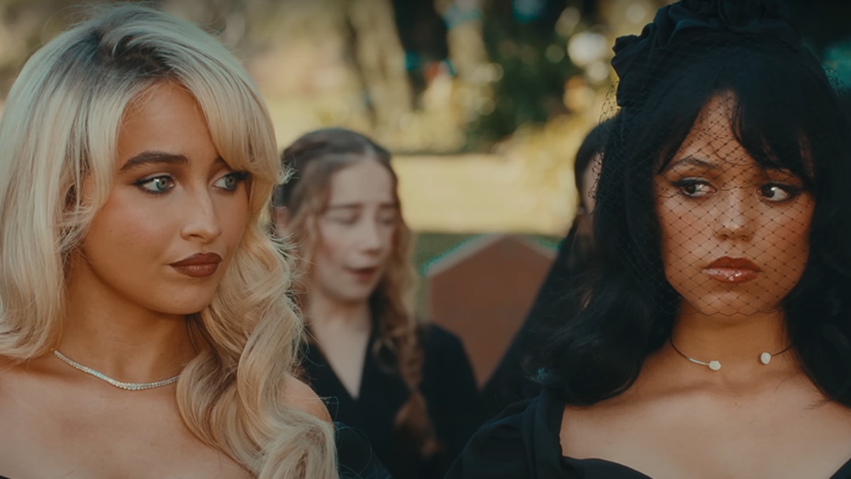 Sabrina Carpenter Makes 'Eiffel Tower' for Juno Song in Paris - Mandatory