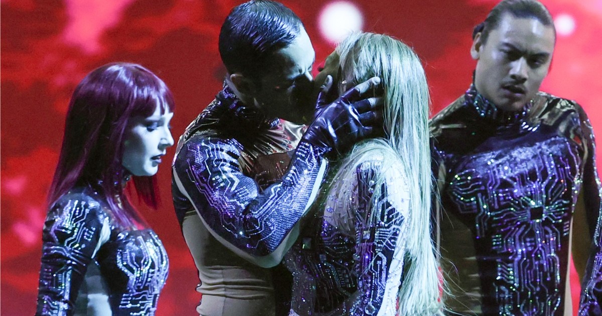 Jennifer Lopez's AMA 2025 Performance Causes Controversy
