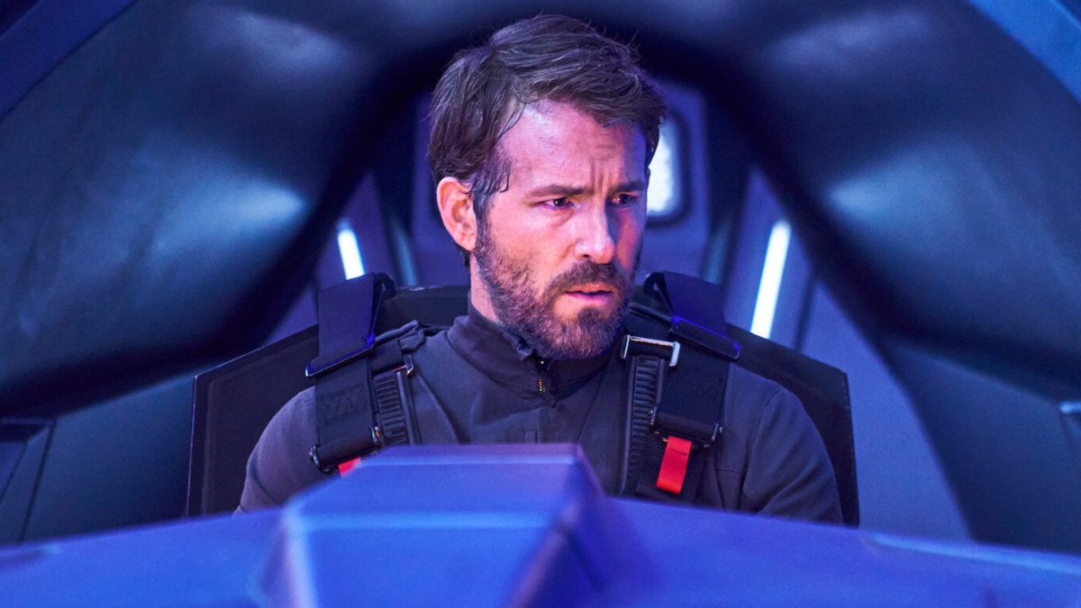 Ryan Reynolds Dodges Question About Travis Kelce - Mandatory