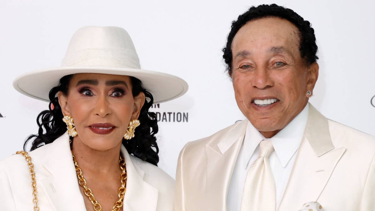 Who Is Smokey Robinson's Wife, Frances Gladney & What Is Their ...