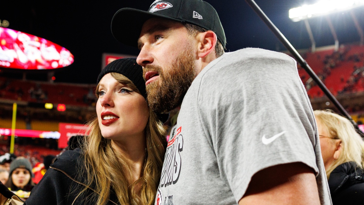 Here's What Travis Kelce Said About His Back Hair - Mandatory