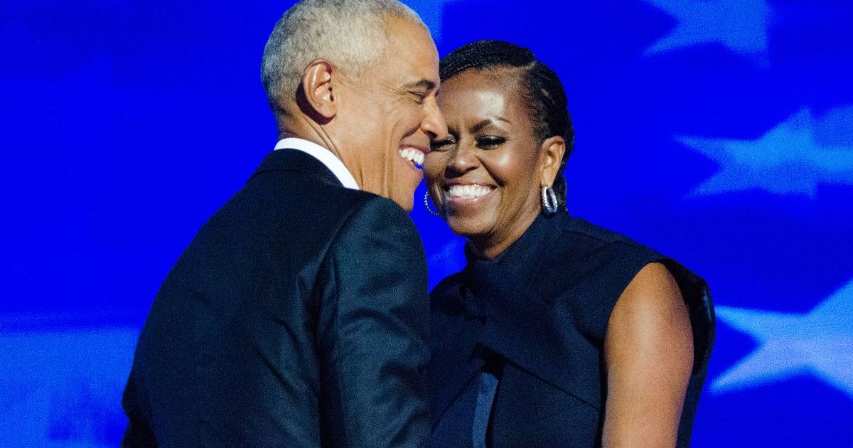 Barack Obama Pays Tribute to Michelle Obama on Mother's Day - Mandatory