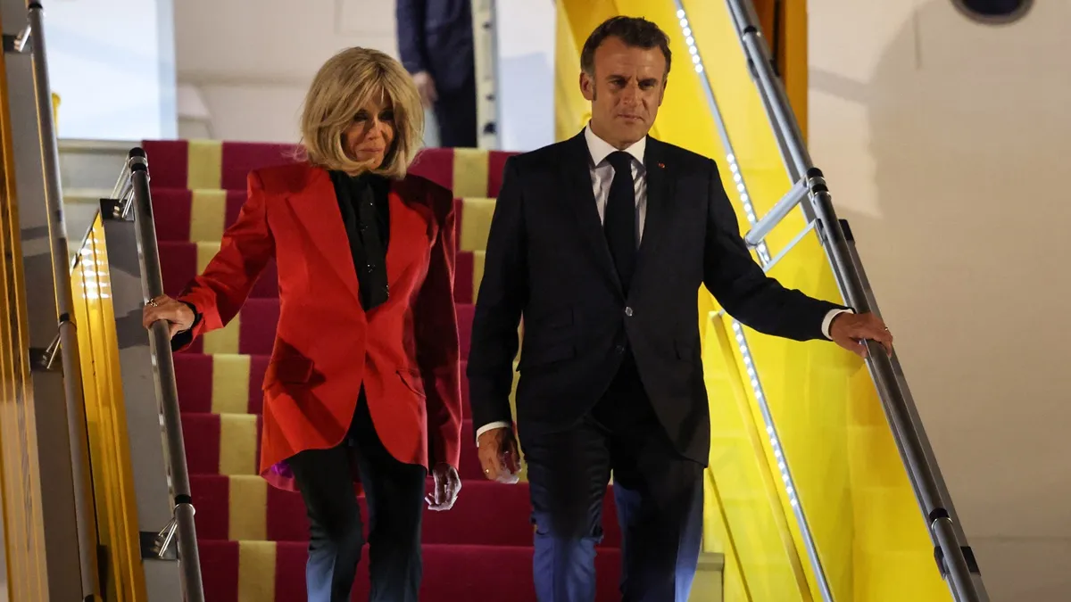 Who Is Emmanuel Macron's Wife, Brigitte? What Is Their Relationship ...
