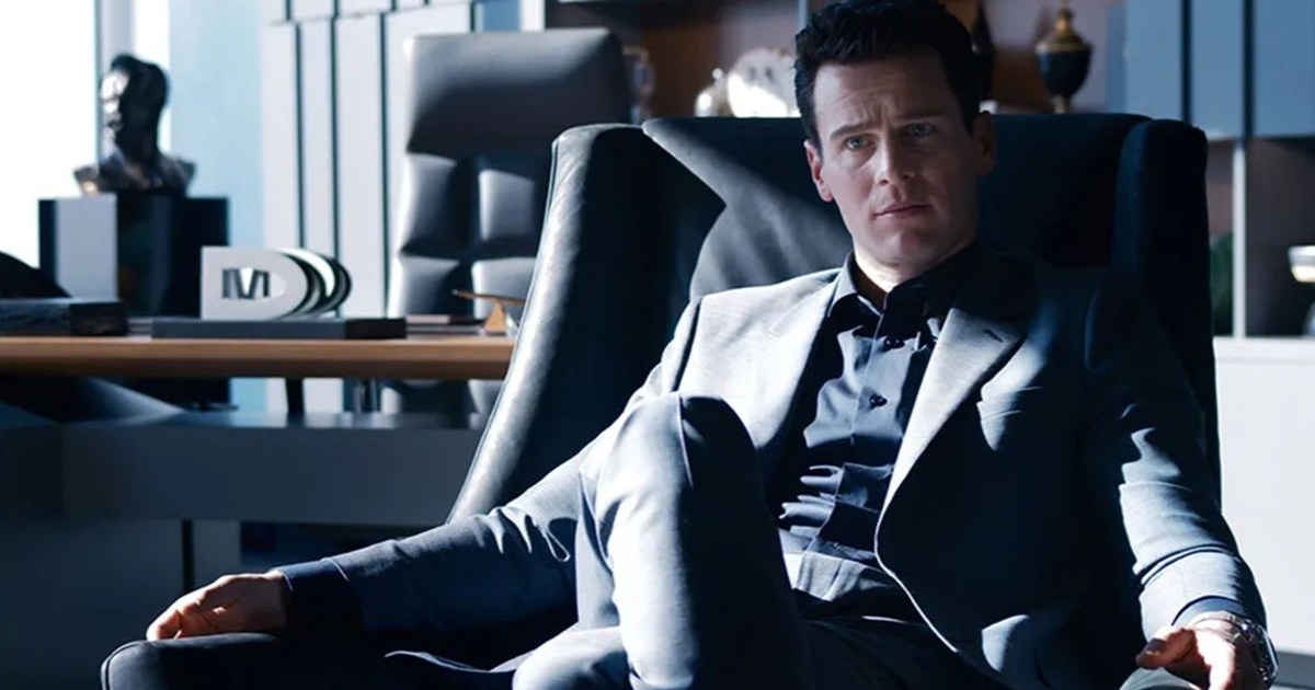 Keanu Reeves’ Reaction to Jonathan Groff Straddling Him Goes Viral ...