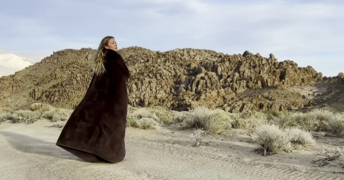 What Happened to LeAnn Rimes? Teeth Fall Out Incident Explained - Mandatory