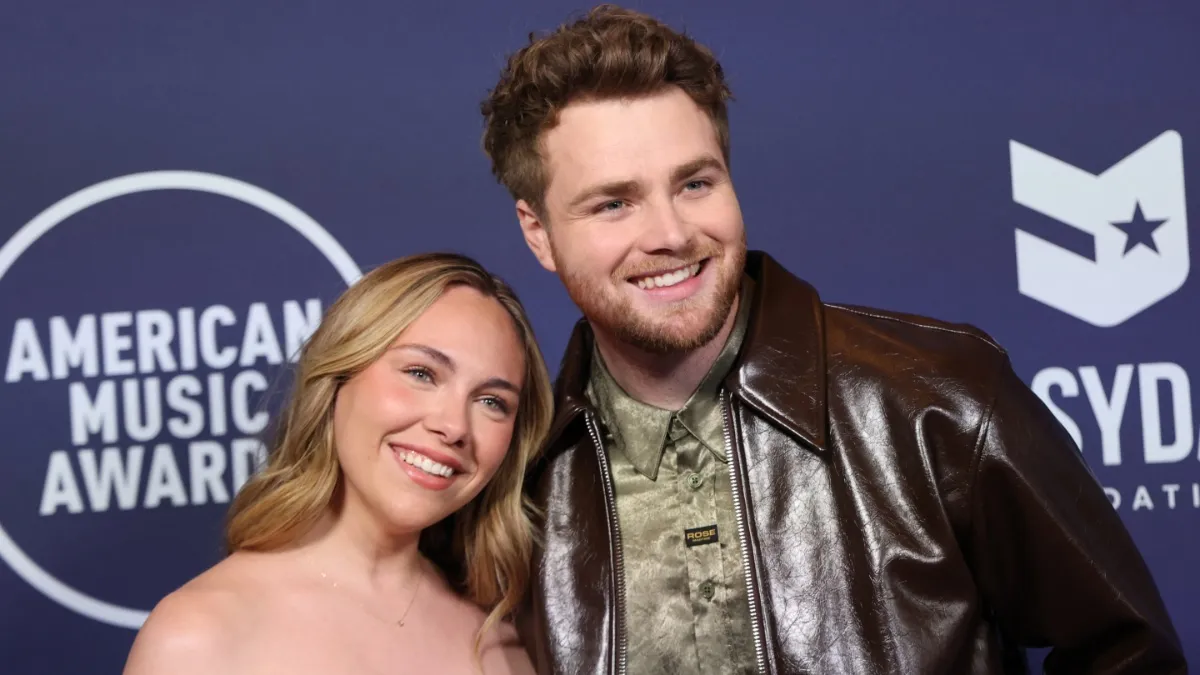 Who Is Alex Warren's Wife, Kouvr Annon & What Is Their Relationship ...