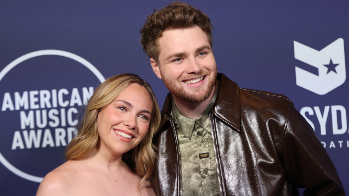 Who Is Alex Warren's Wife, Kouvr Annon & What Is Their Relationship ...