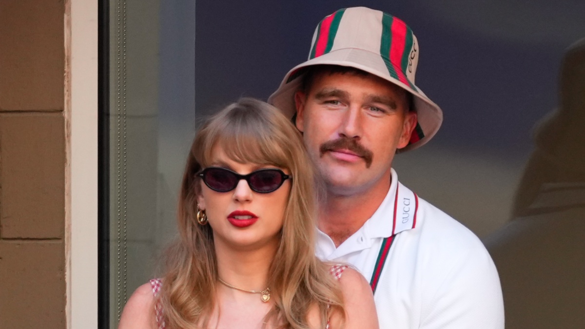 Taylor Swift Poses With Travis Kelce for Selfie During Wedding Outing ...