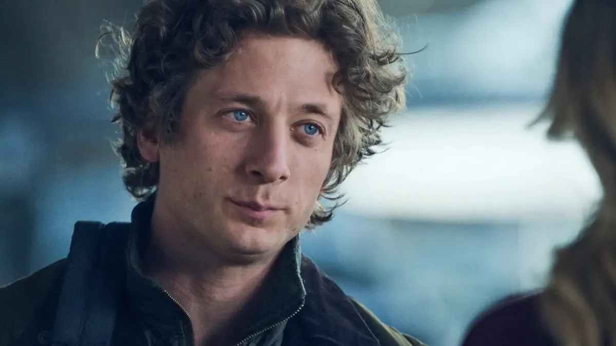 The Bear's Jeremy Allen White Shares Why He's Seen With Flowers - Mandatory
