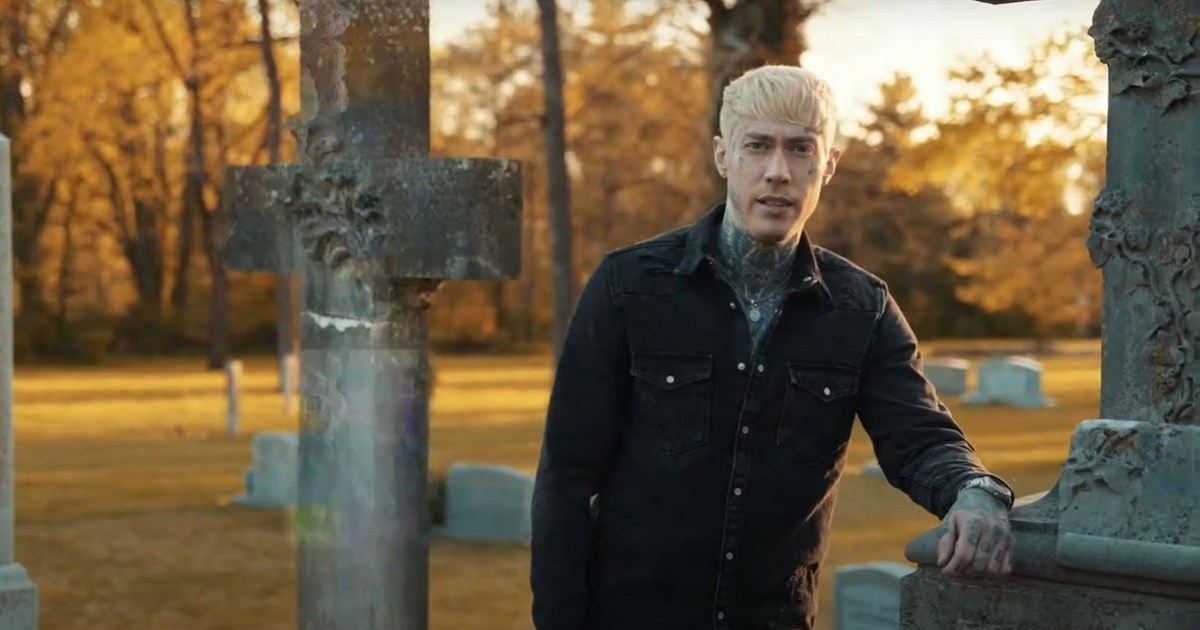 Trace Cyrus Labels Father Billy Ray Cyrus 'Evil' After He Skips Grandma ...