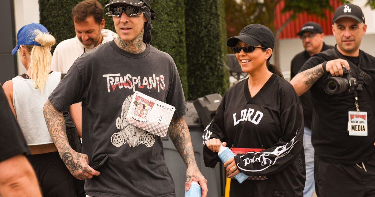 Kourtney Kardashian & Travis Barker Enjoy WWE Outing With Son - Mandatory