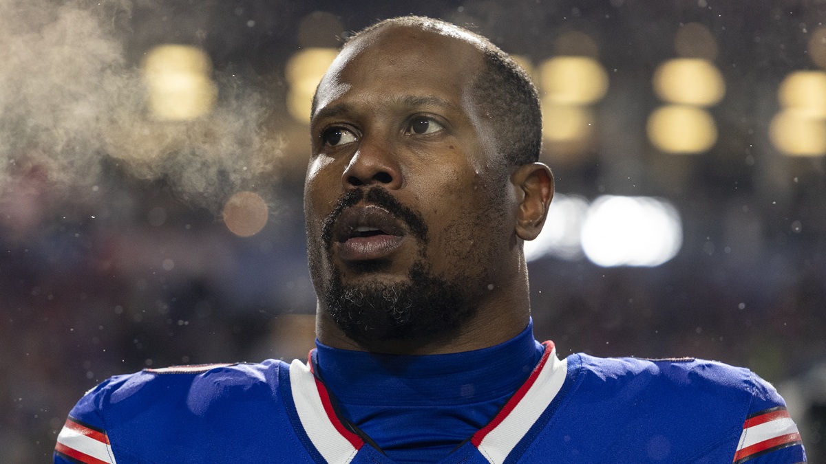 Ex-Bills Linebacker Von Miller Signs Contract with the Commanders ...