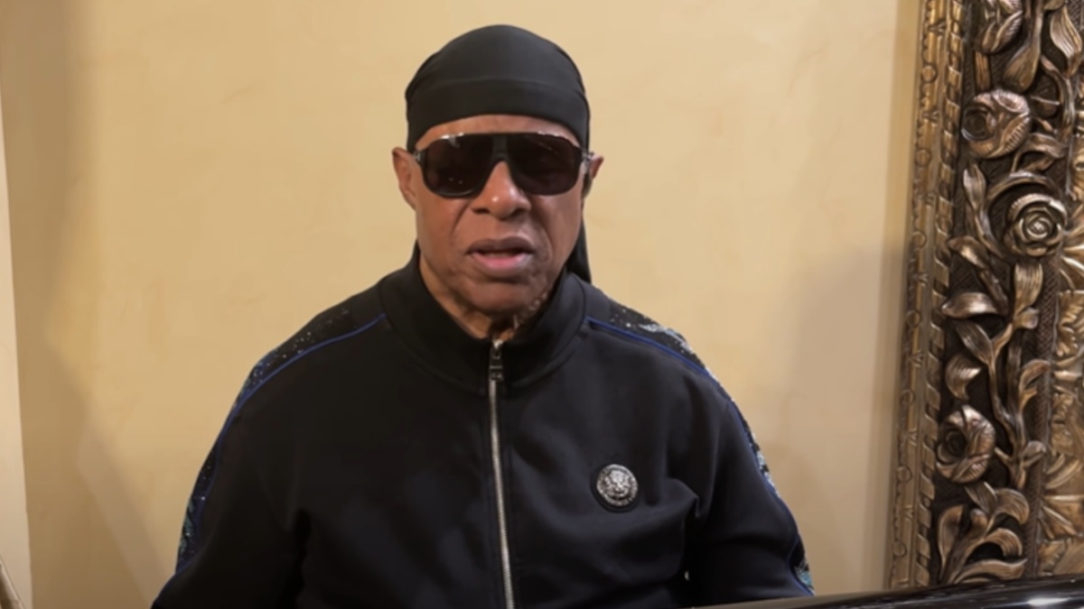 Stevie Wonder Addresses 'Not Blind' Rumors - Mandatory