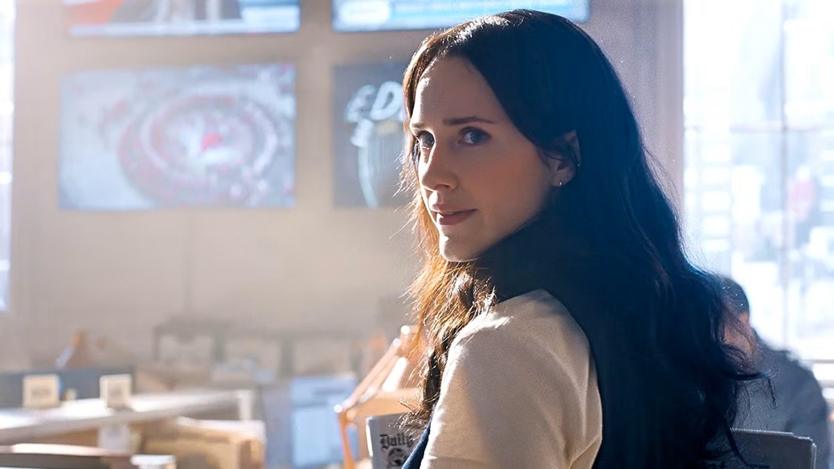Rachel Brosnahan Reveals Why She Hired a Witch Before Superman Tour ...
