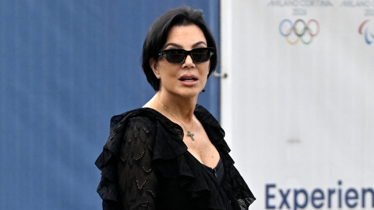 Kris Jenner Stuns Fans With New Hairstyle at Paris Fashion Week - Mandatory