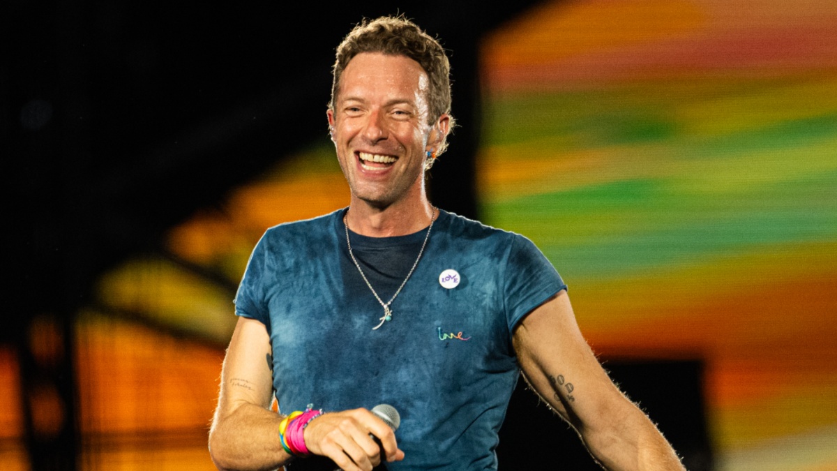 Coldplay's Chris Martin Makes Fun of Astronomer CEO During Concert - Mandatory
