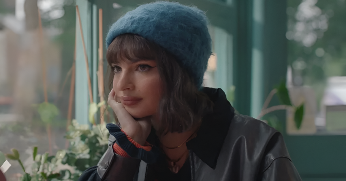 Emily Ratajkowski Flaunts Her Curves In Tiny Cheetah Print Bikini - Mandatory