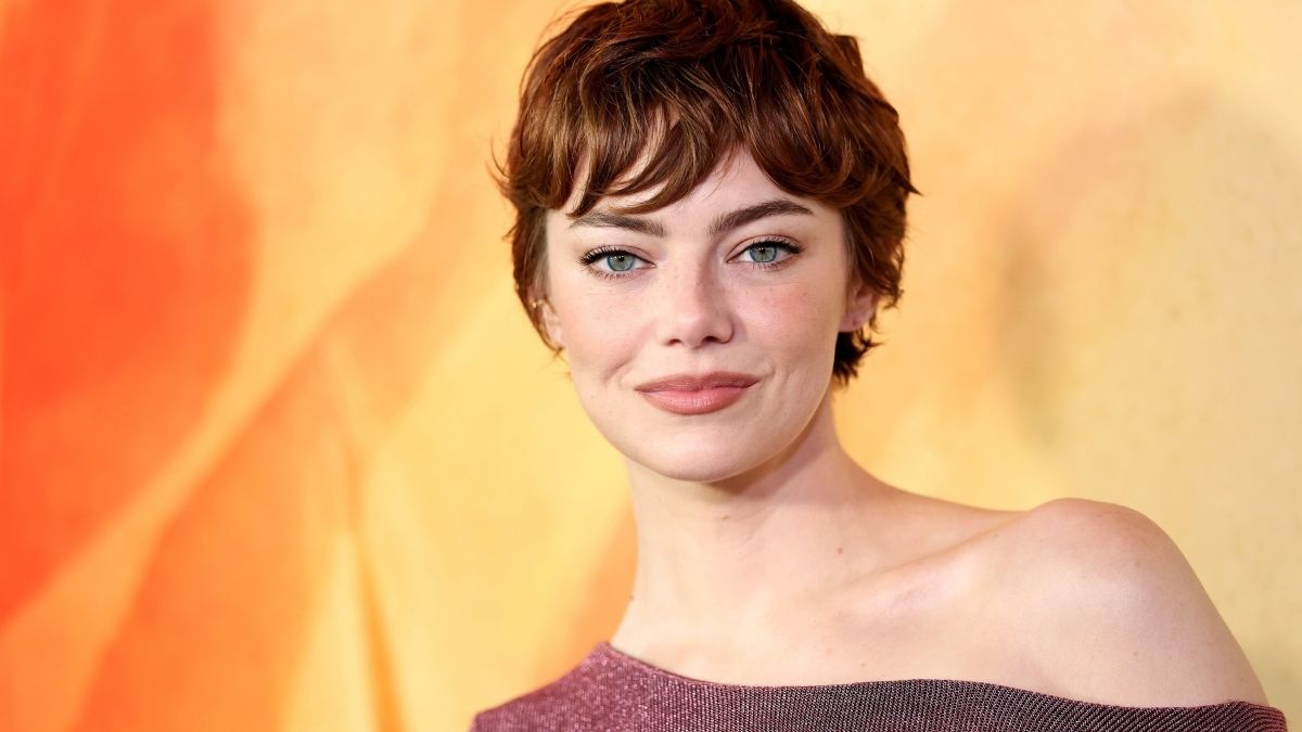 Emma Stone Shares Her Mom's Embarrassing Angelina Jolie Encounter ...