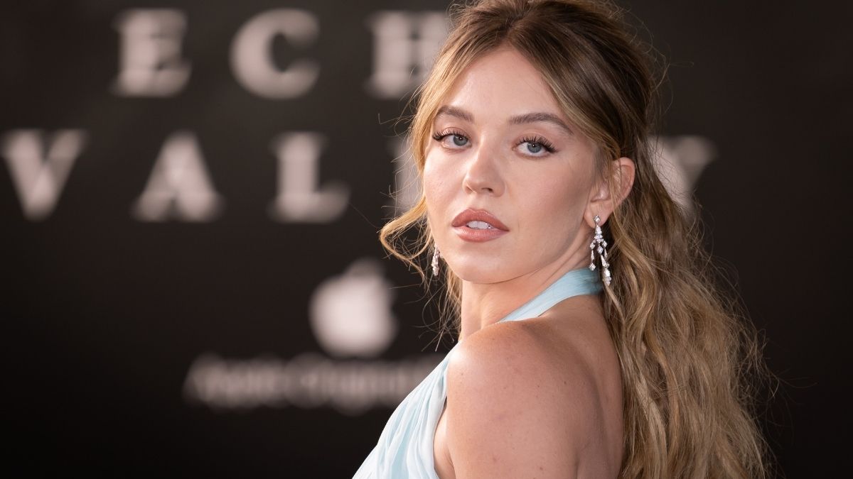Sydney Sweeney Flaunts Blue Jeans In New Post Amid Ad Controversy ...
