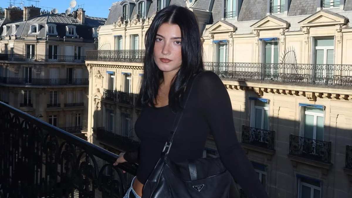 Charli D'Amelio Looks 'Beautiful' in Black Crop Top on Paris Getaway ...