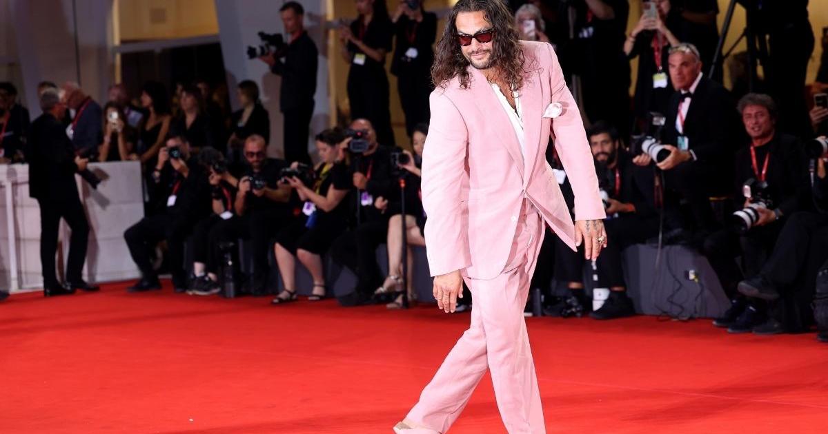 Jason Momoa Elevates Color Coordination by Matching Toenails With His ...