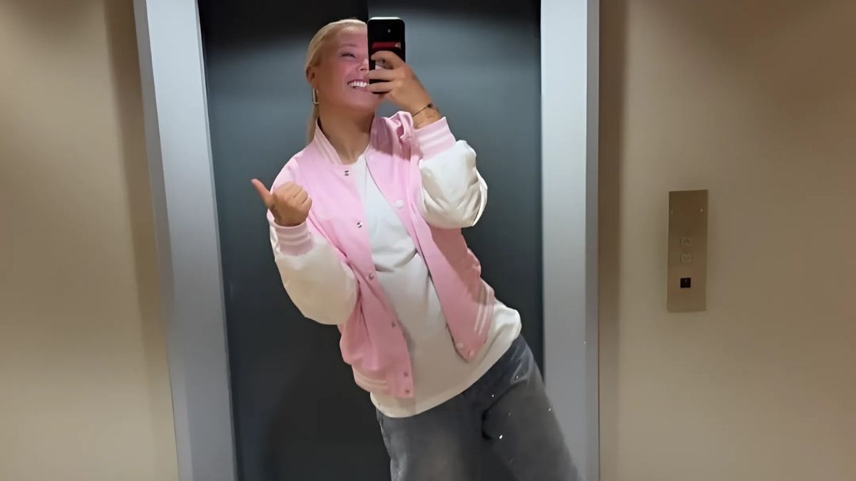 JoJo Siwa Shines in Gold Sequin Dress as Fans Call Her an ‘Angel ...