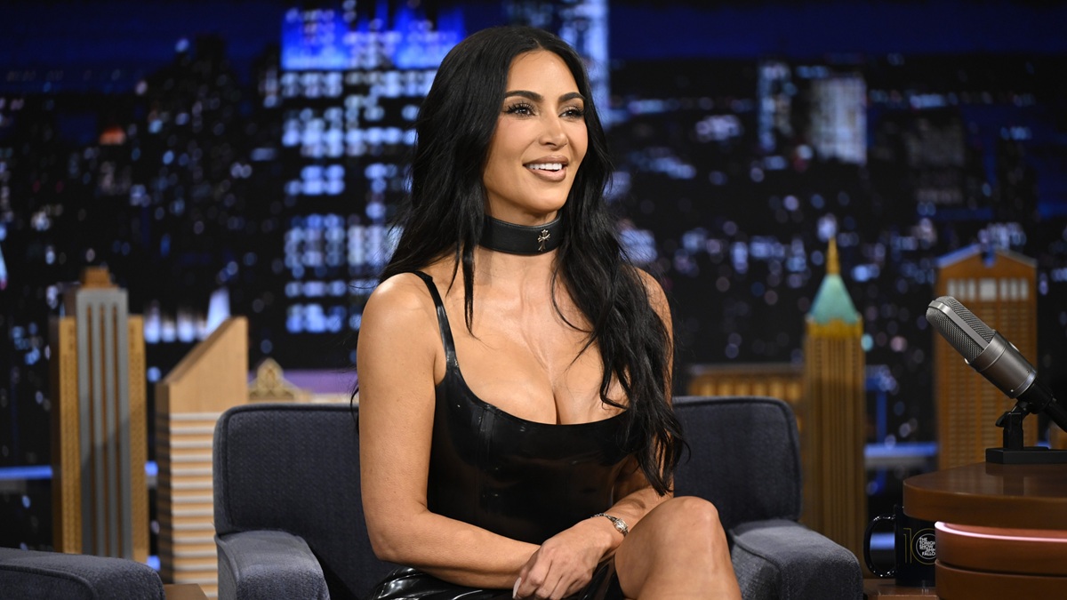 Kim Kardashian Reveals Her Lip Tattoo & It Has a Connection to Pete ...