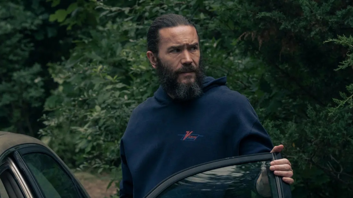 Task's Tom Pelphrey Clarifies Robbie's Actions in Episode 1's Twist ...