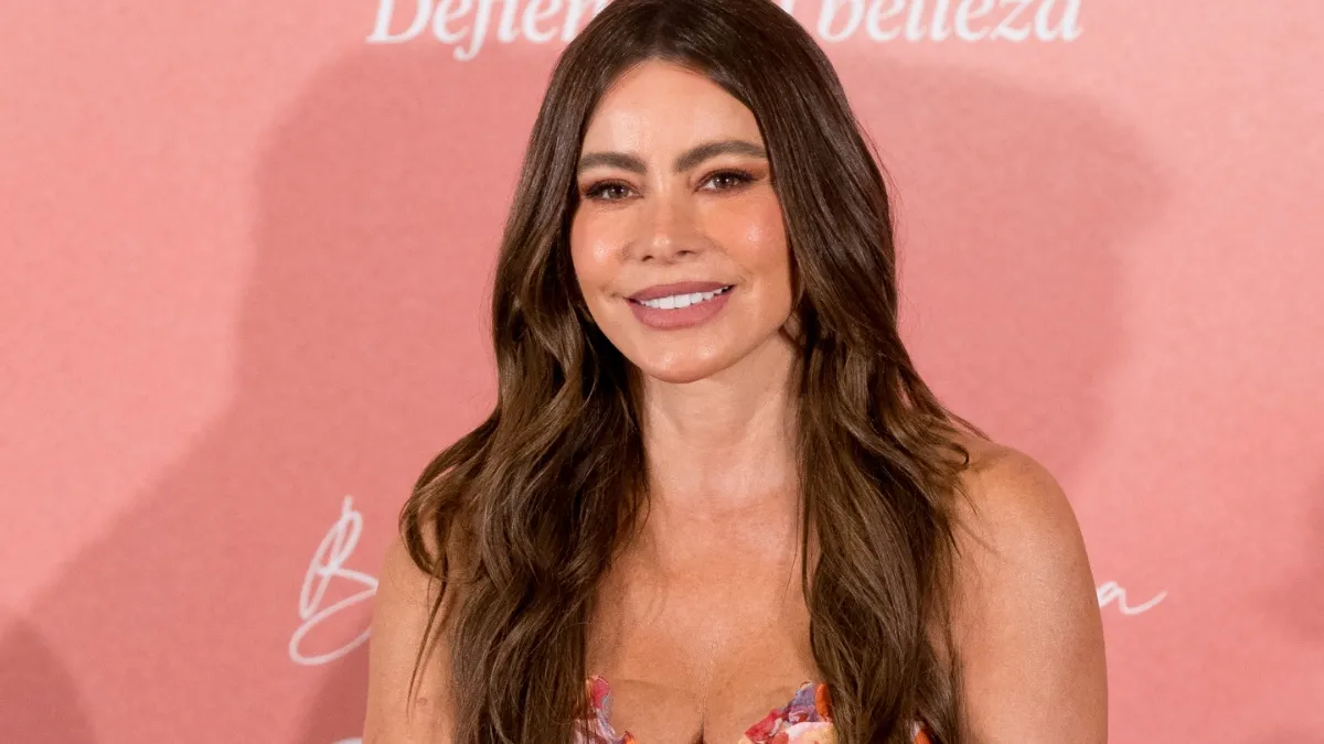 Sofia Vergara's Dance in Body-Hugging Dress Goes Viral - Mandatory