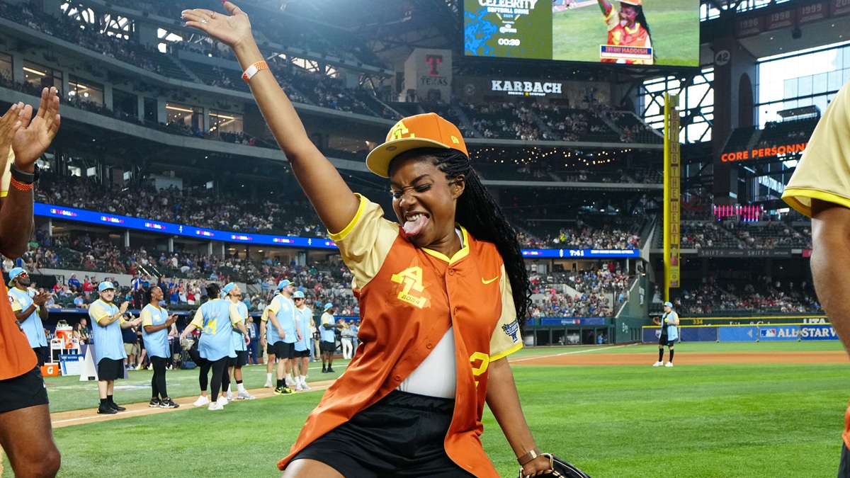 Tiffany Haddish Shows Off Her Dance Moves at Chris Brown Concert ...