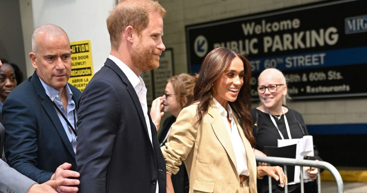 Meghan Markle's Actions While on Stage With Prince Harry Have Fans ...