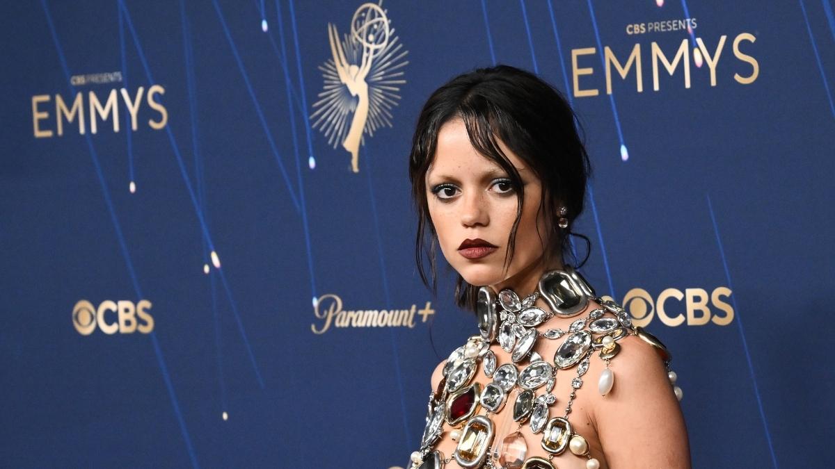 Photos: Jenna Ortega Rocks Chunky Jewelry as a Top at the 2025 Emmys - Mandatory