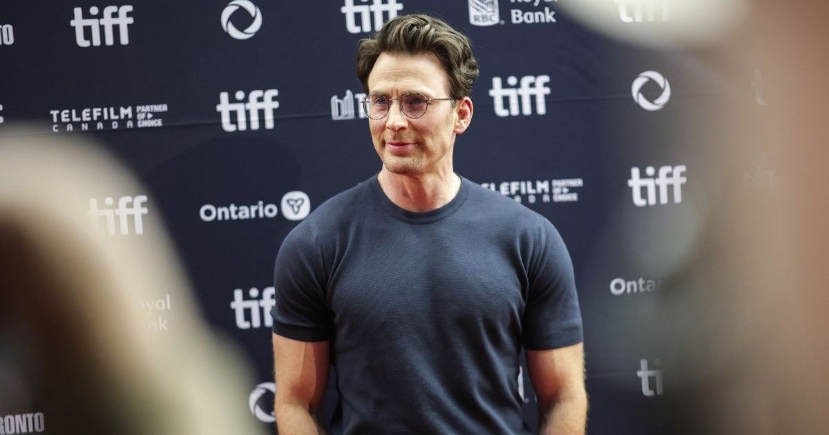 Chris Evans' Ripped Physique Has Fans Speculating About His MCU Role ...