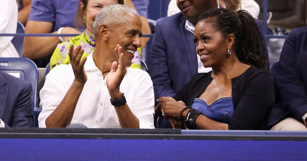 Barack & Michelle Obama Yacht Photos Might Have Completely Quashed ...