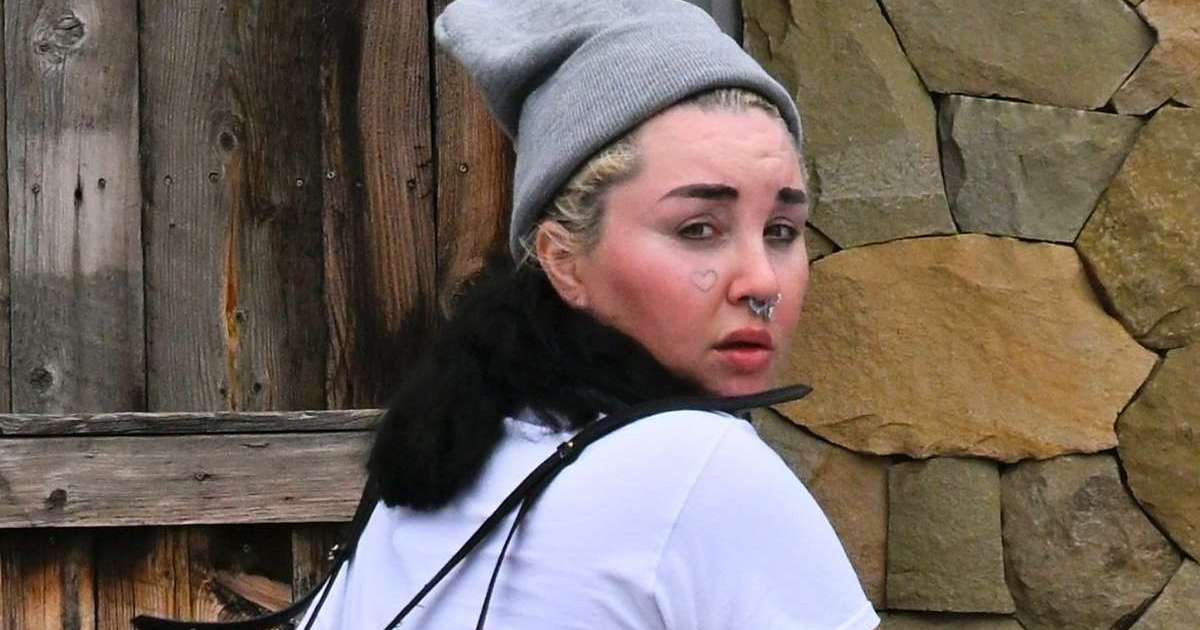 Amanda Bynes' Co-Star Alleges She Spit on Her Face While Filming a ...
