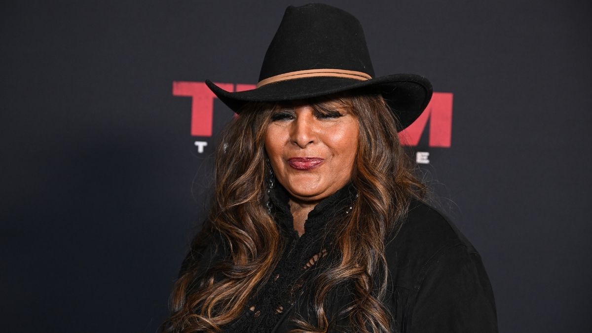 Fans React to Pam Grier's "H***y as F***" Comment - Mandatory