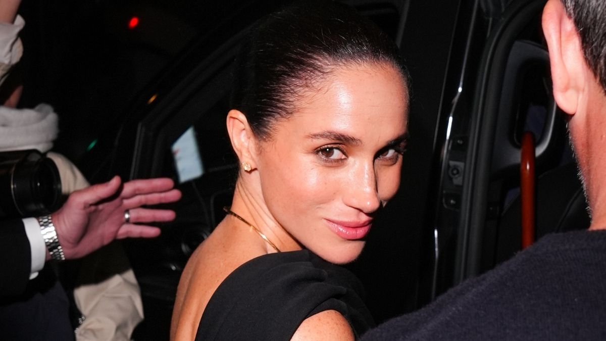 Meghan Markle's Backless Dress Helped Her Strike a Flirty Pose, Says ...
