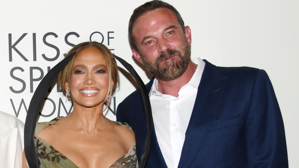 Ben Affleck Reunites With Jennifer Lopez, Fans Say 'Here We Go Again ...