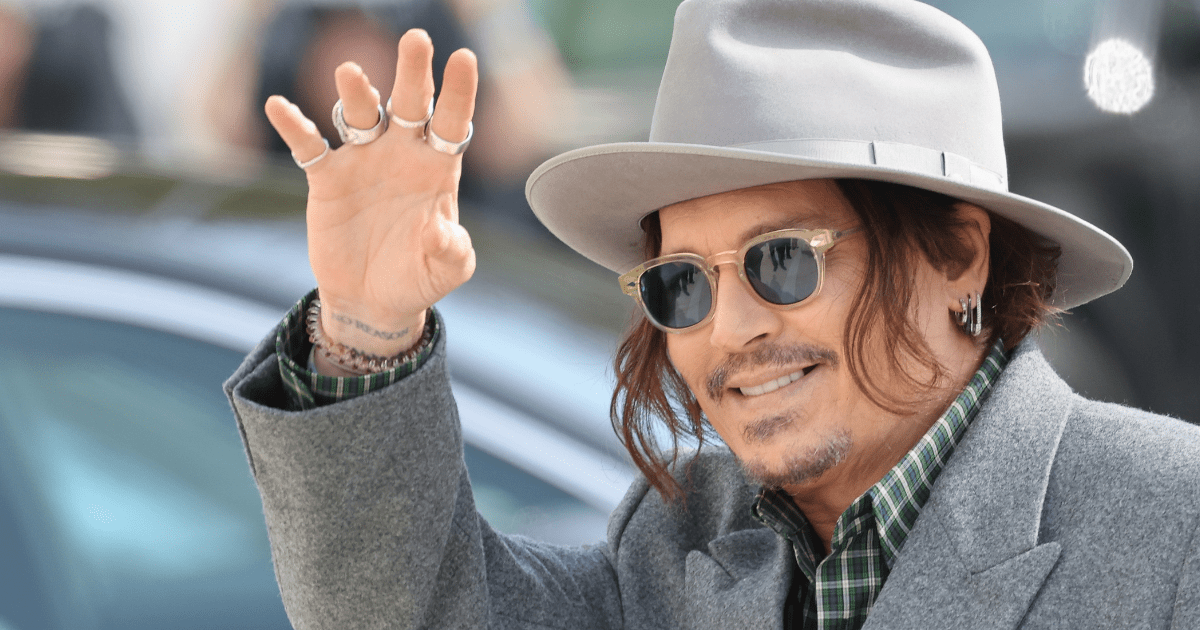 Johnny Depp 'Back with Disney' As Pirates of the Caribbean is Happening ...