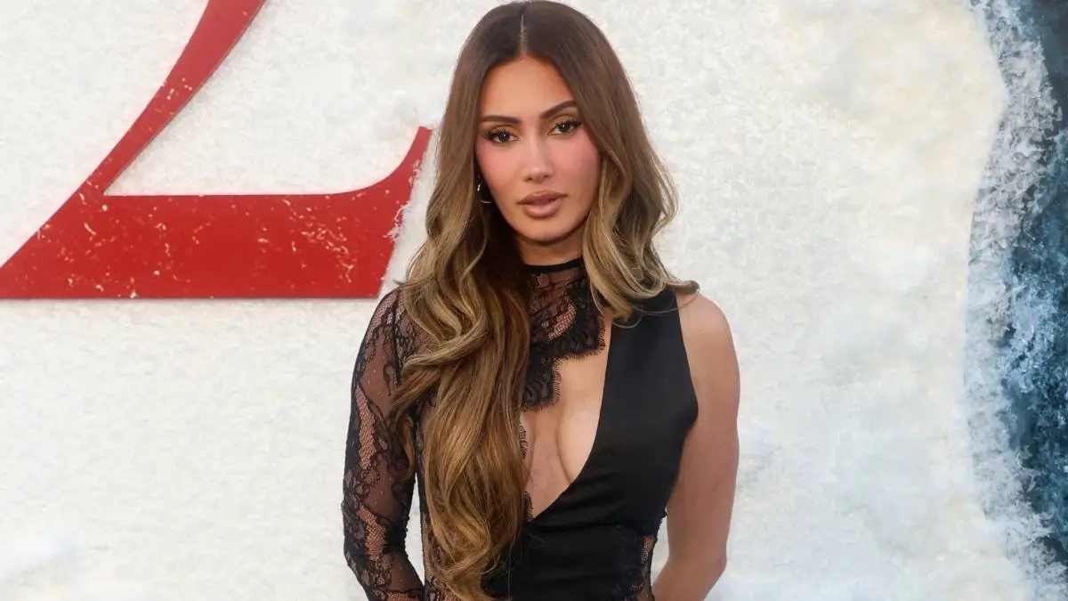 Francesca Farago Wearing Bold Neckline Dress Has Fans Calling Her ...