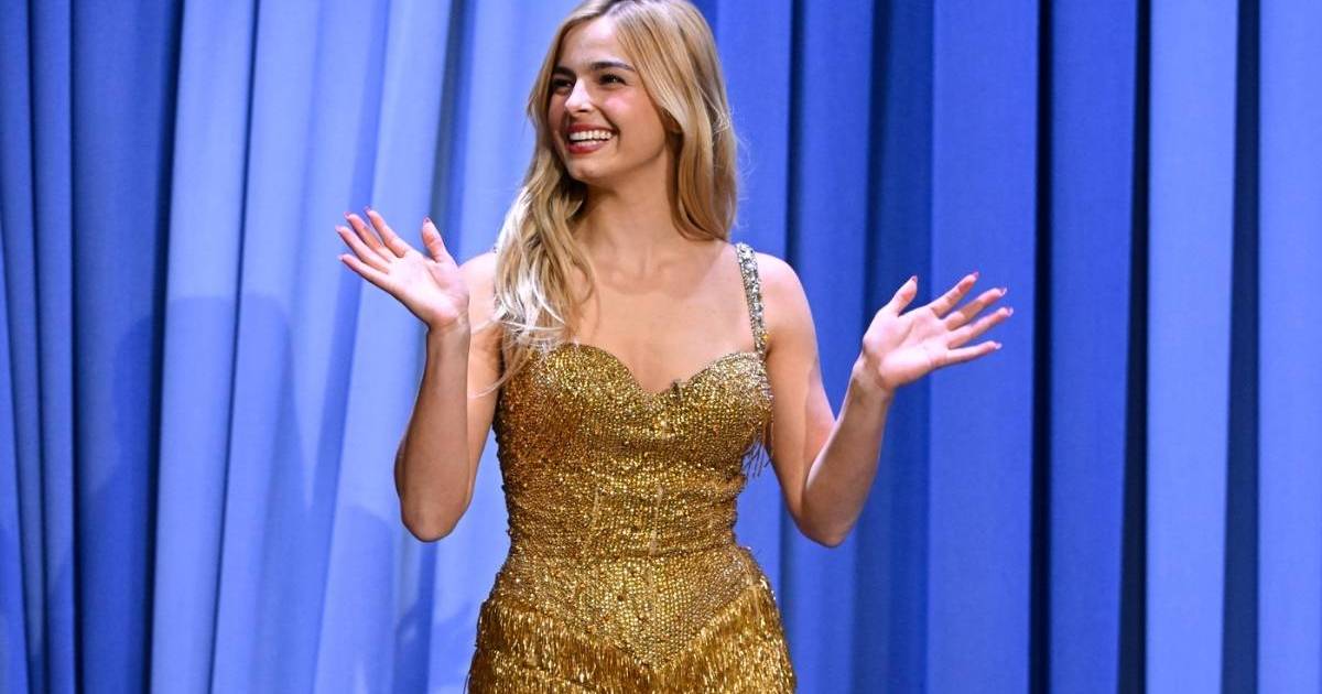 Addison Rae’s Gold Fringe Dress for Jimmy Fallon Show Is Showgirl ...