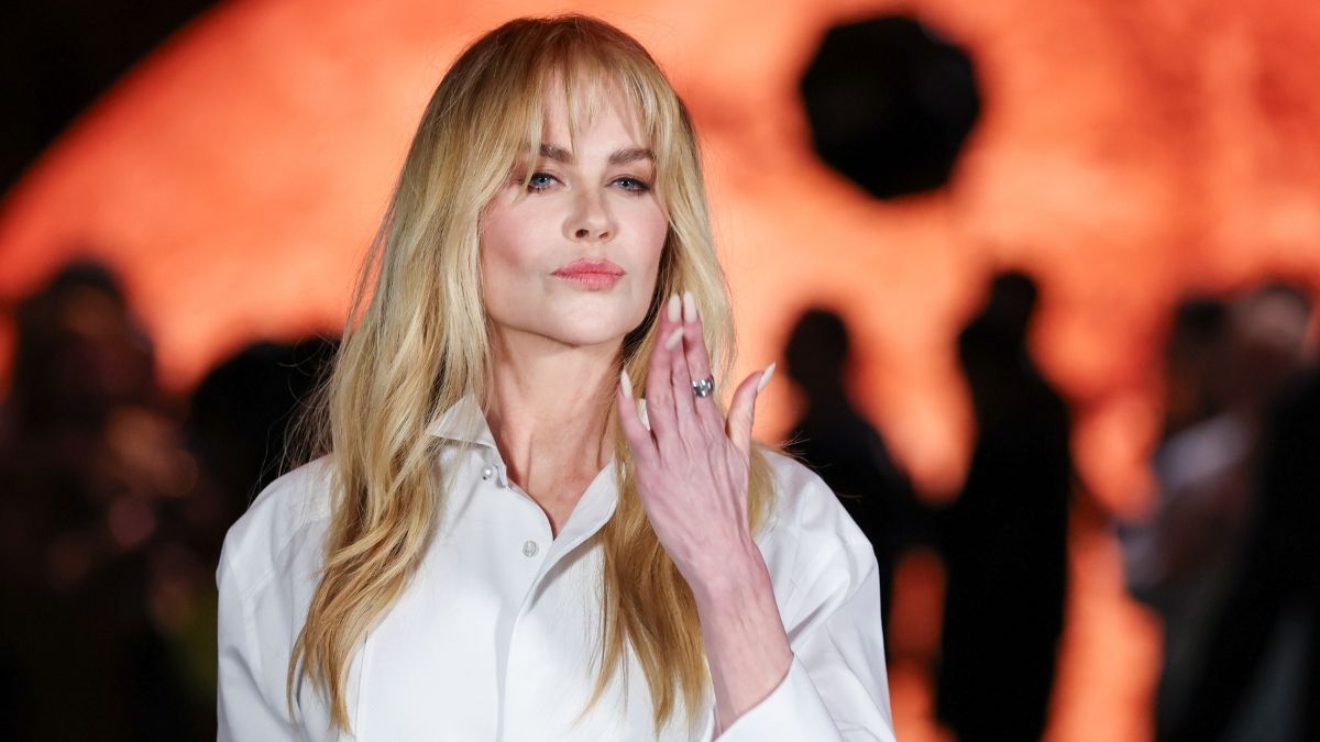 Nicole Kidman Debuts Bangs & Ditches Wedding Ring in Chanel Photos ...